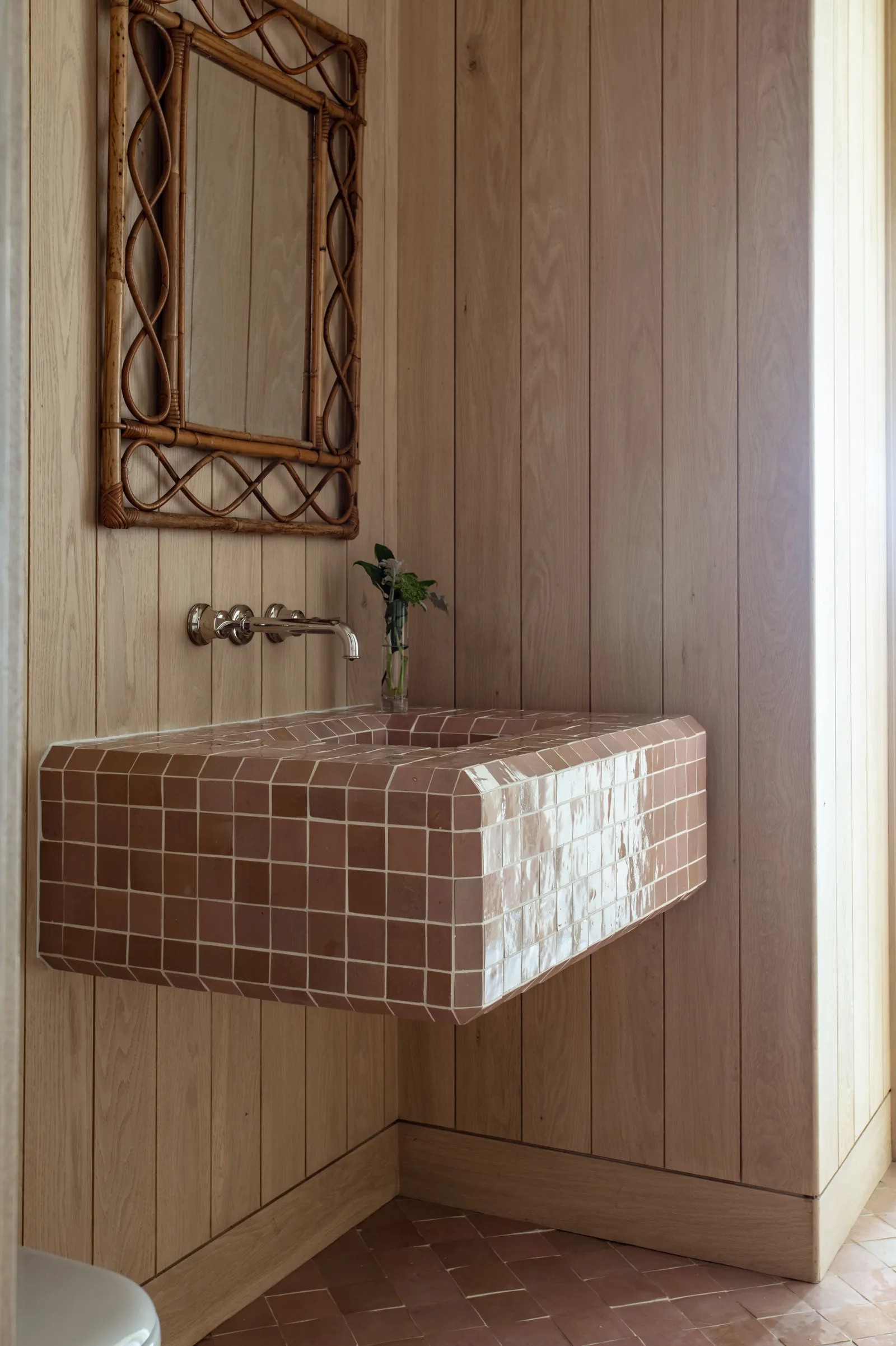 Trending: Tiled Bathtubs and Sinks - The Interior Collective