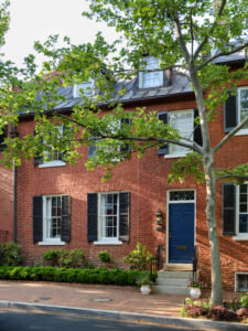 A Georgetown Railroad House, Transformed With Light and Love - The ...